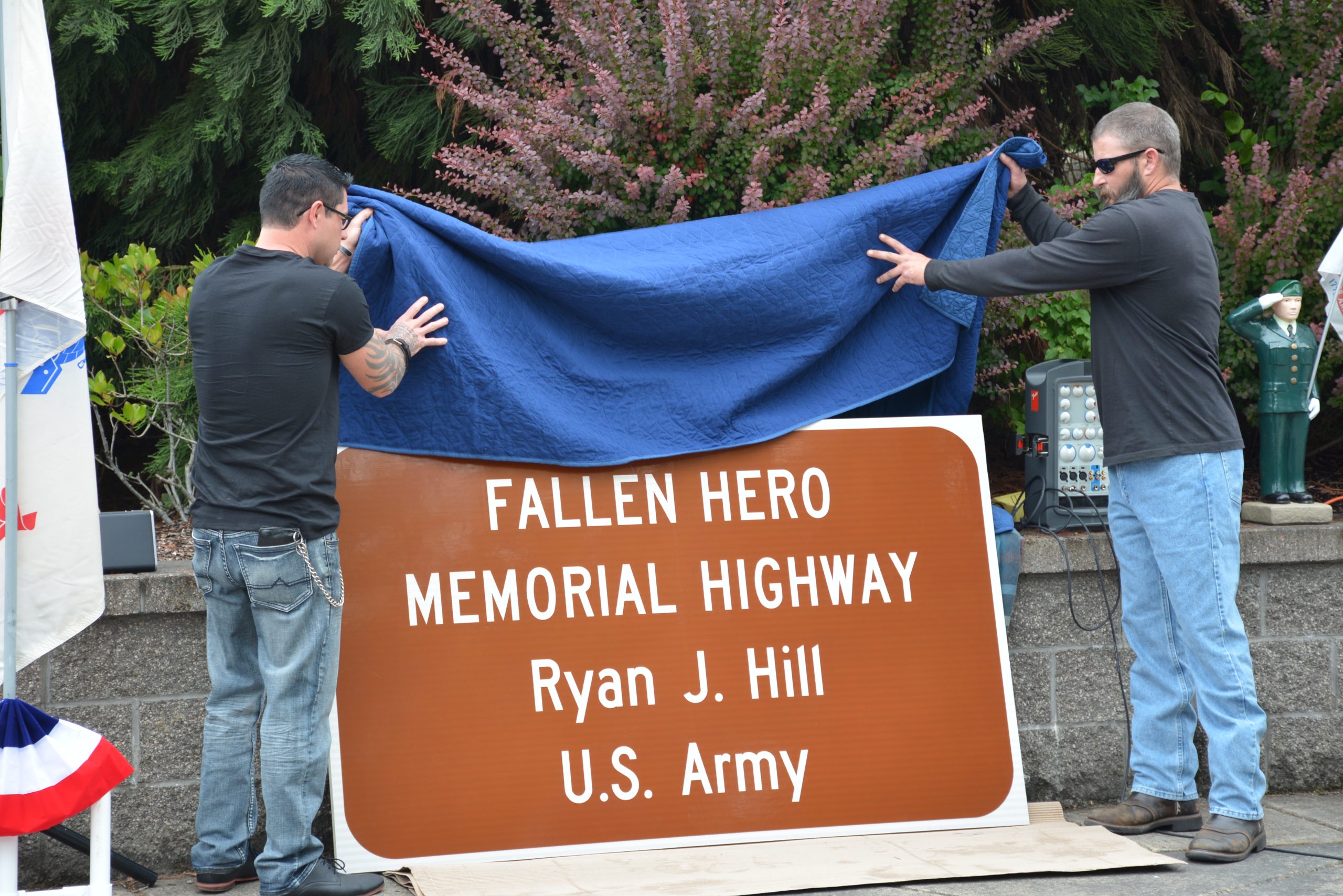 Highway memorial for KIA soldier unveiled - Keizertimes