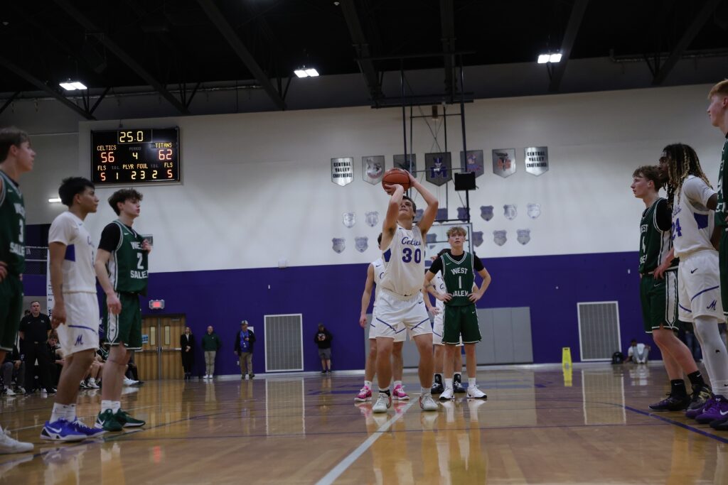 PHOTOS: Celts can't get past Titans in basketball matchup - Keizertimes